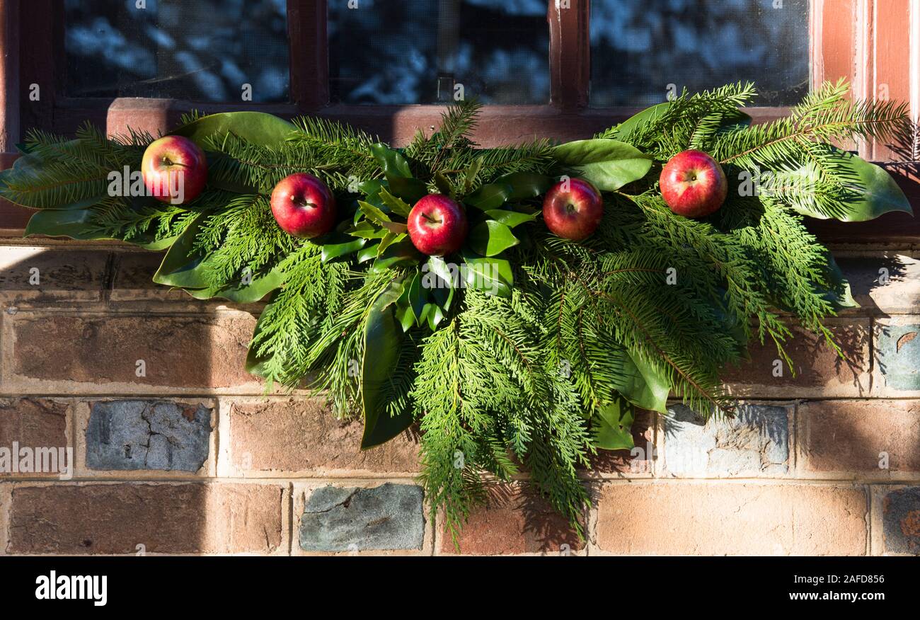 Ultra simple evergreen window Christmas wreath decoration, made of ...