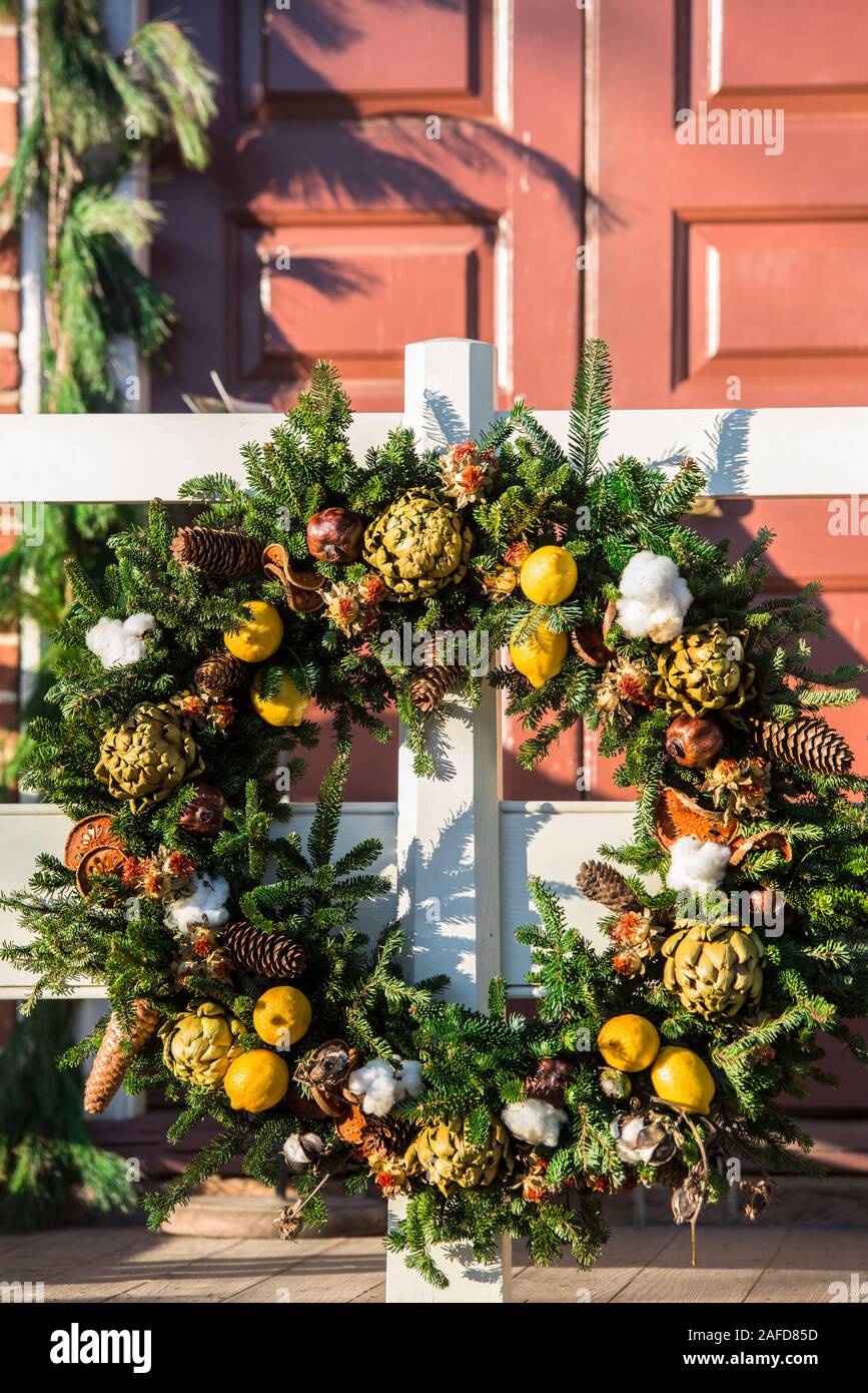 All natural wreath craft in the historic area of Colonial Williamsburg ...