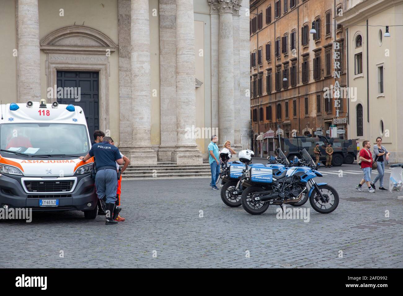 Italian police officer hi-res stock photography and images - Alamy