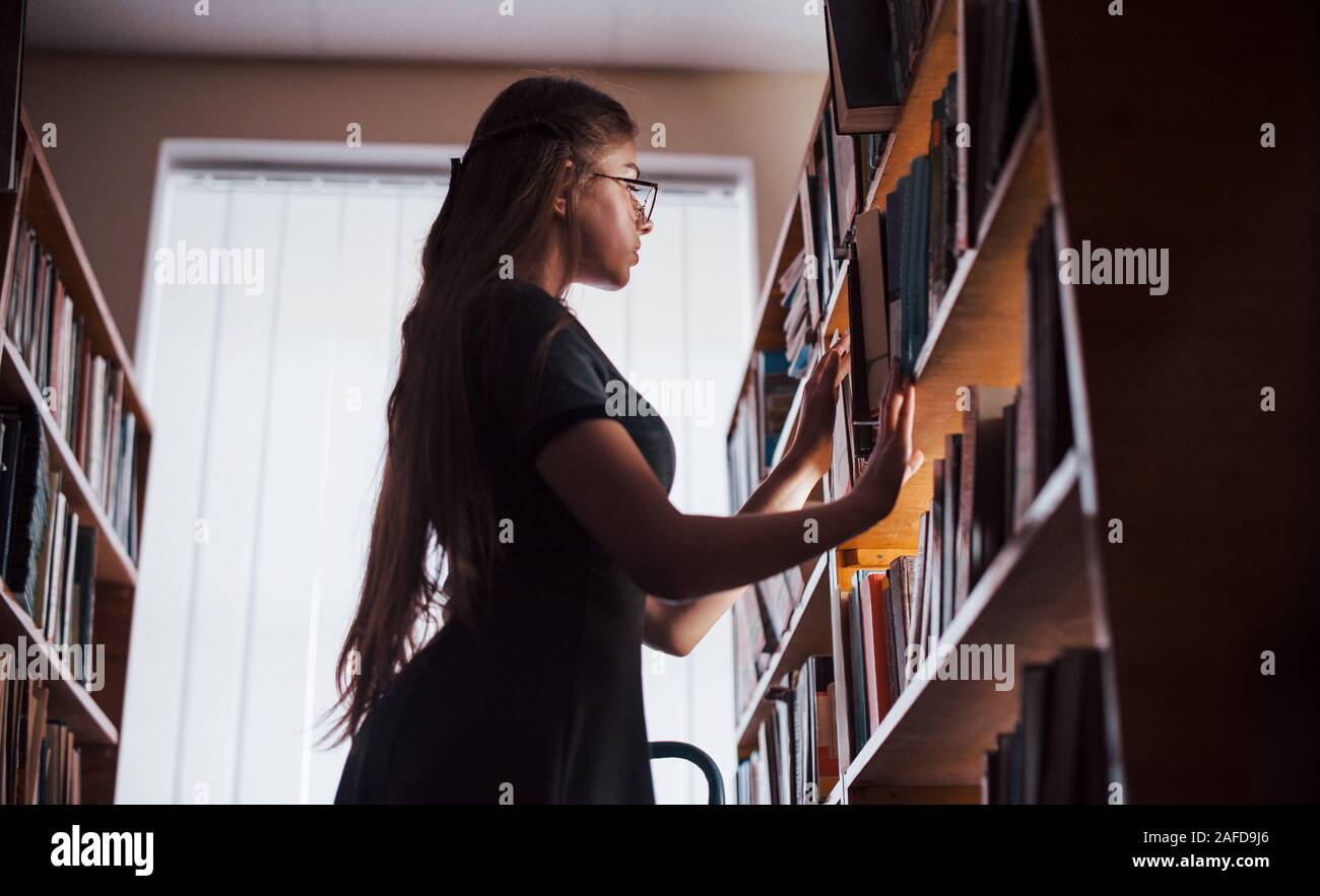 Girl on library ladder hi-res stock photography and images - Alamy
