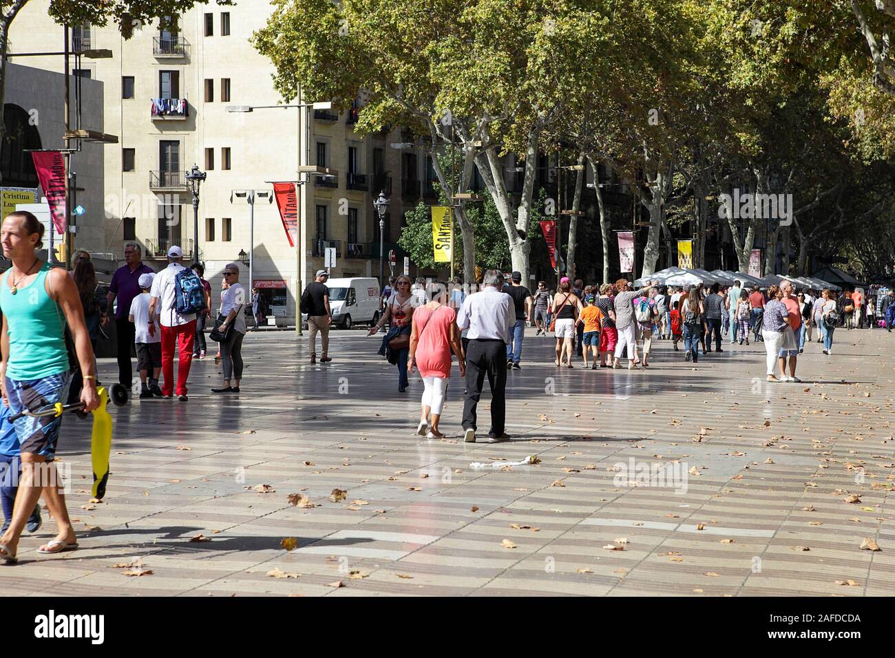 Pedestrianised walkway in barcelona hi-res stock photography and images ...