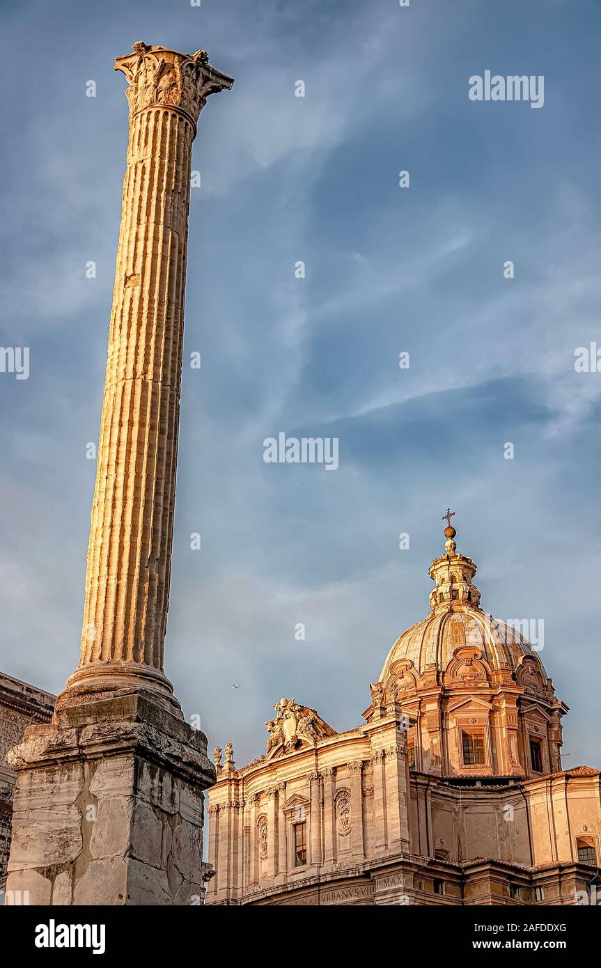 Monumental column hi-res stock photography and images - Alamy