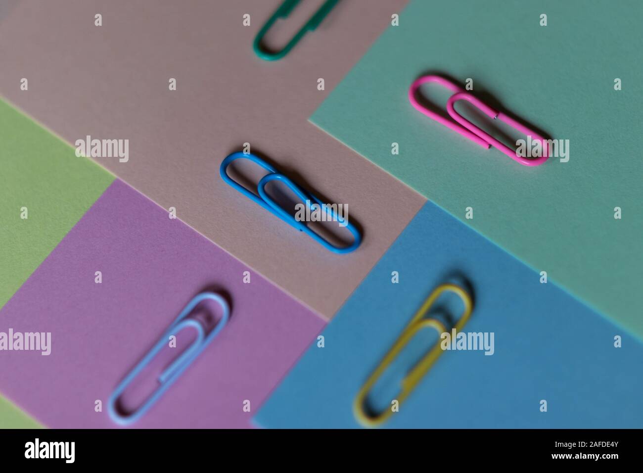 Colorful paper clips and colored paper Stock Photo - Alamy