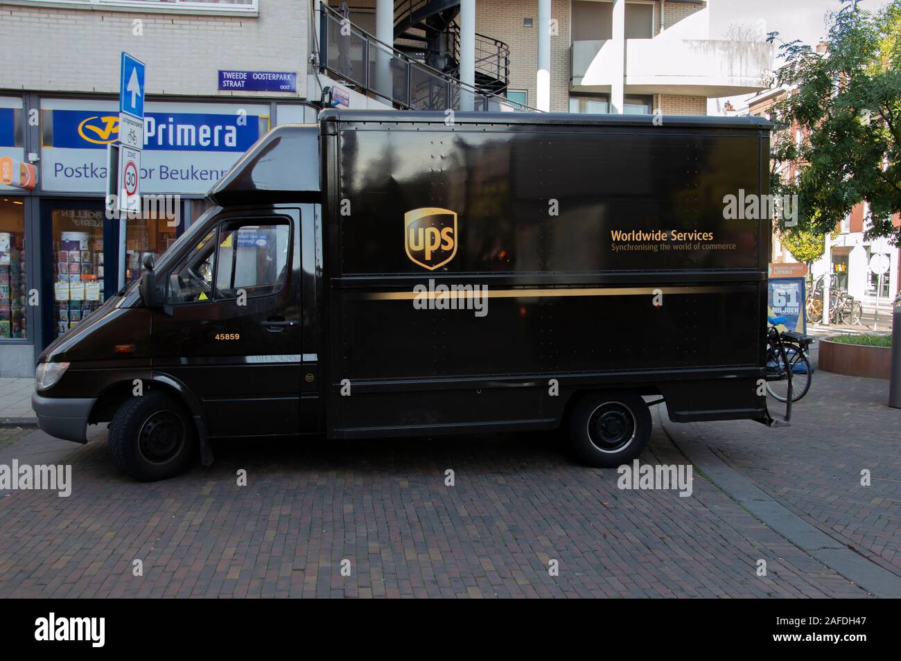 Ups company hi-res stock photography and images - Alamy