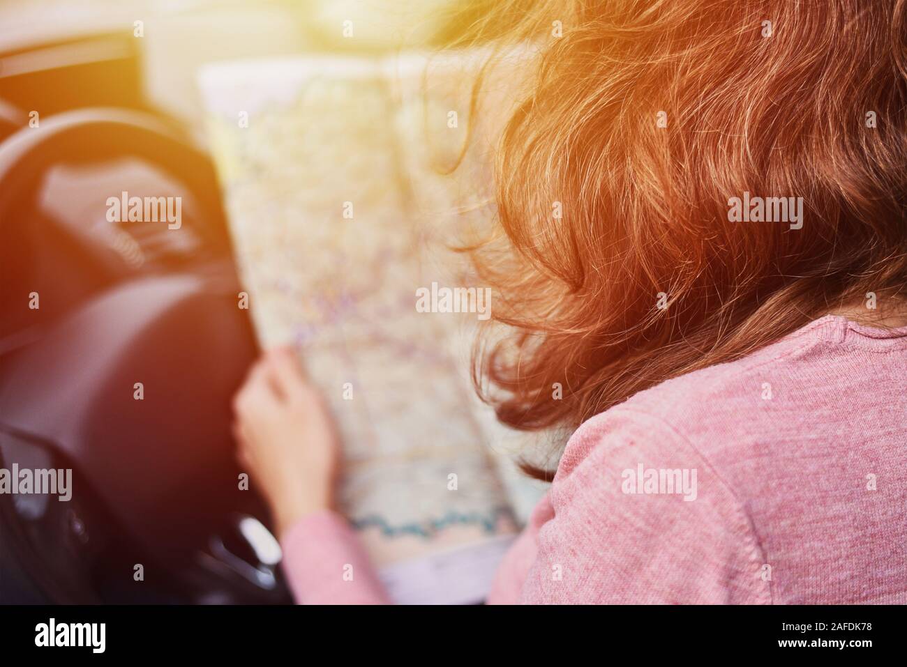 Reading map inside car hi-res stock photography and images - Alamy