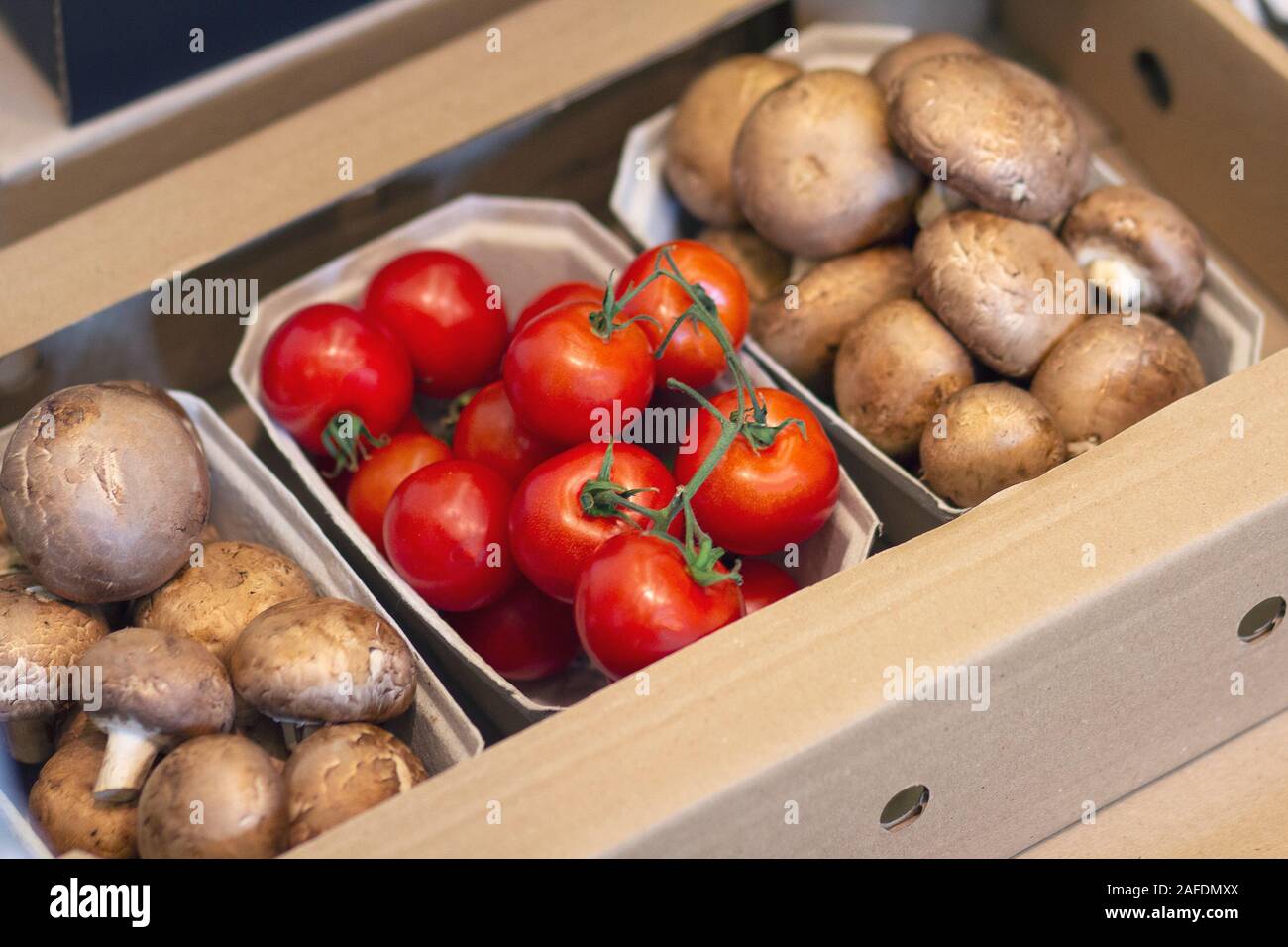 Fresh mushrooms in packaging box hi-res stock photography and images ...