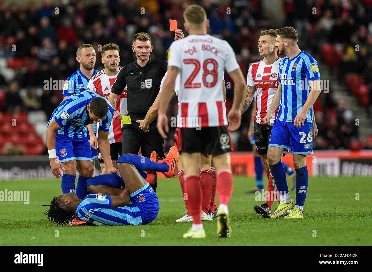 Soccer referee ollie yates hi-res stock photography and images - Alamy