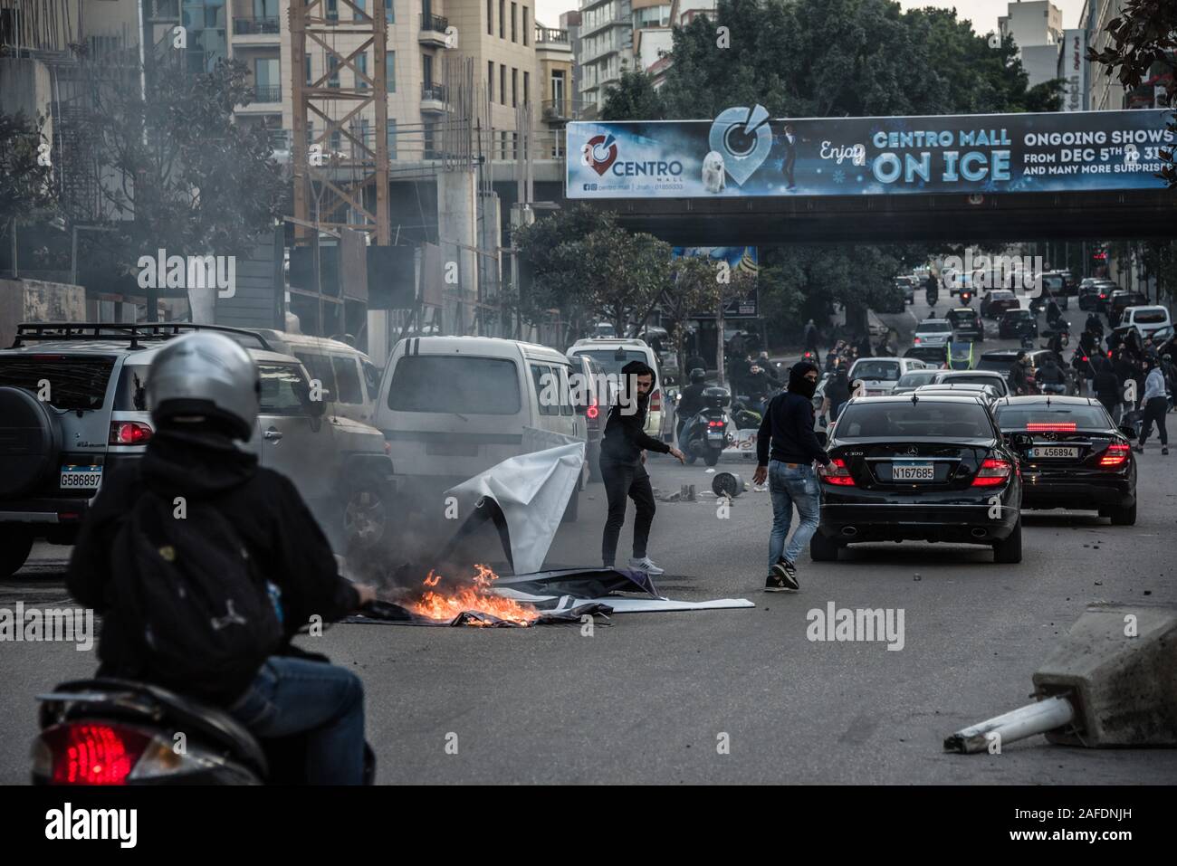 Beirut, Lebanon. 14th Dec, 2019. People counter-protesting a Lebanese ...