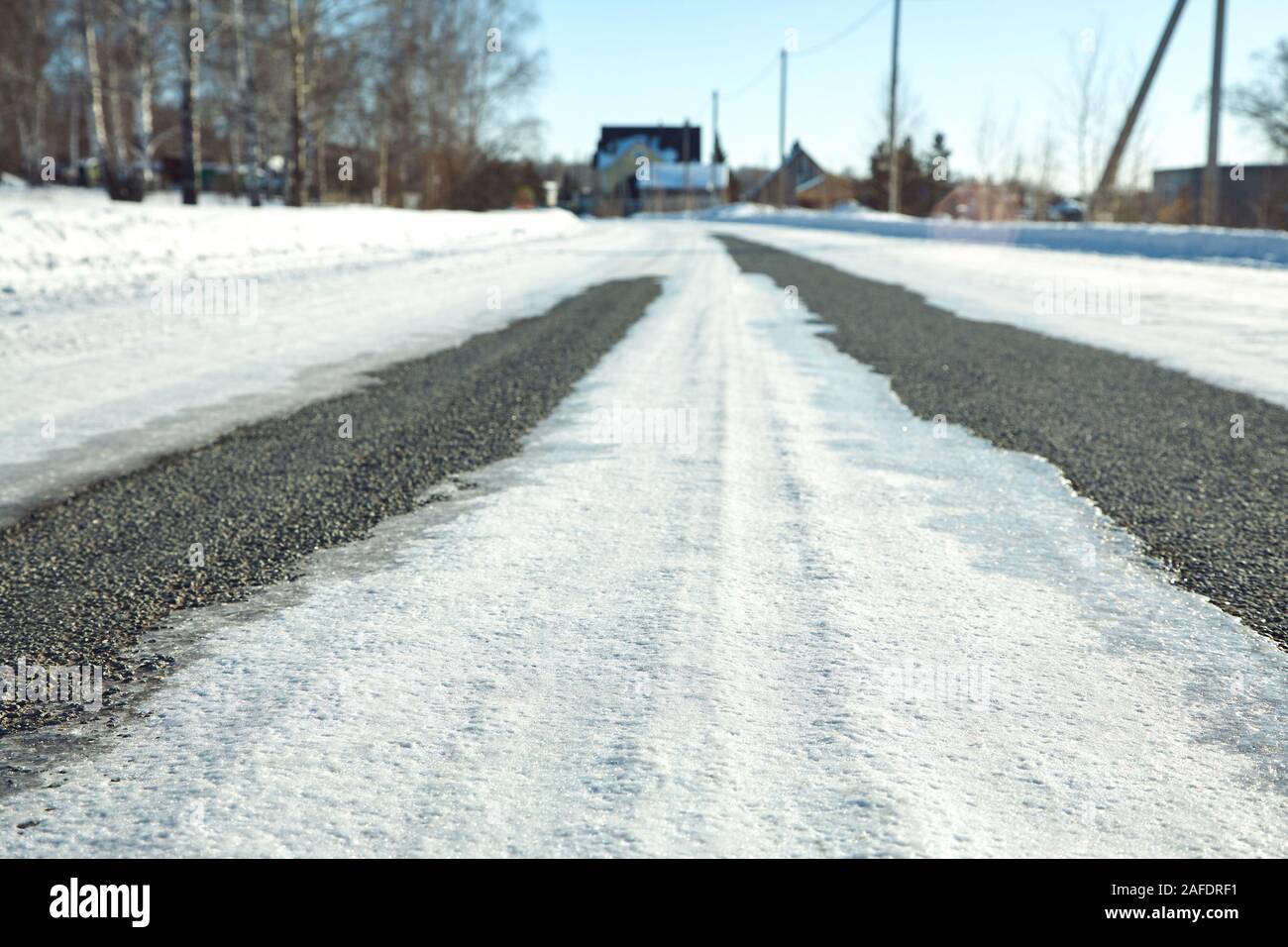 Asphalt driveway hi-res stock photography and images - Alamy