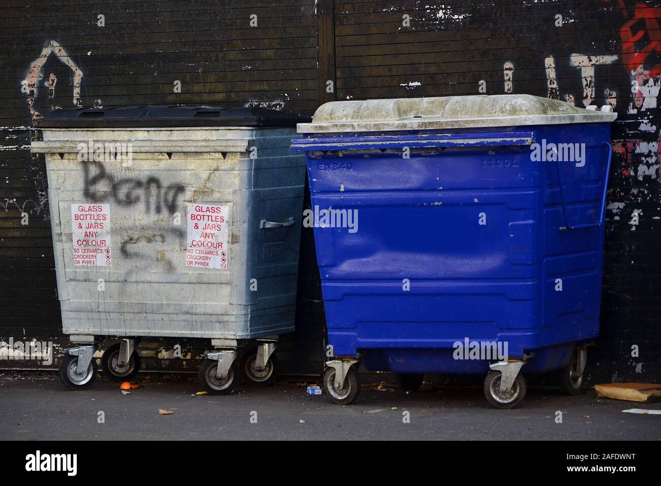 Rubbish fire skip hi-res stock photography and images - Alamy