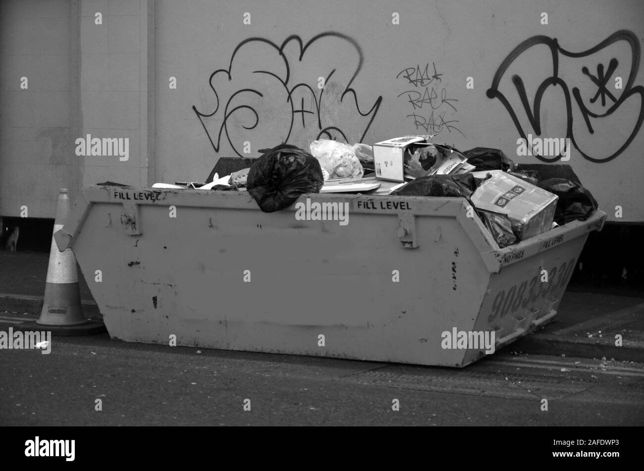 commercial waste skip Stock Photo - Alamy