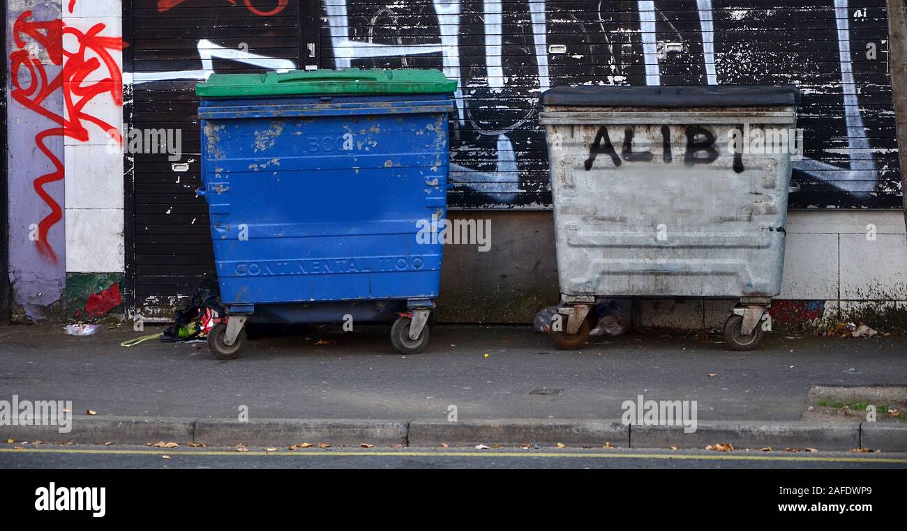 Waste collection skip hi-res stock photography and images - Alamy