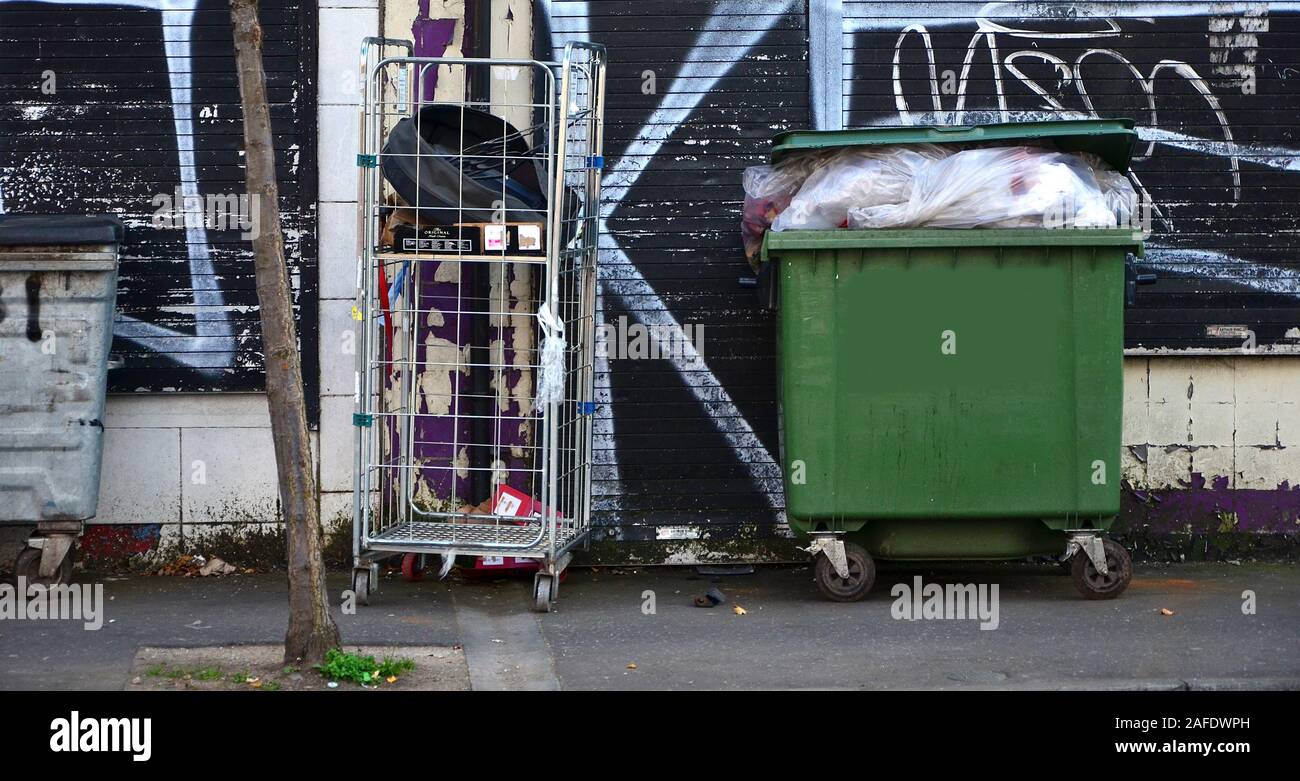 Rubbish fire skip hi-res stock photography and images - Alamy