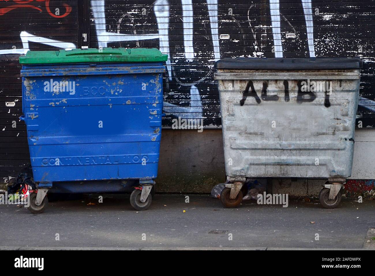 Rubbish fire skip hi-res stock photography and images - Alamy
