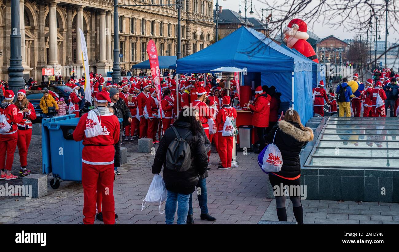 Santa run landmark hi-res stock photography and images - Alamy