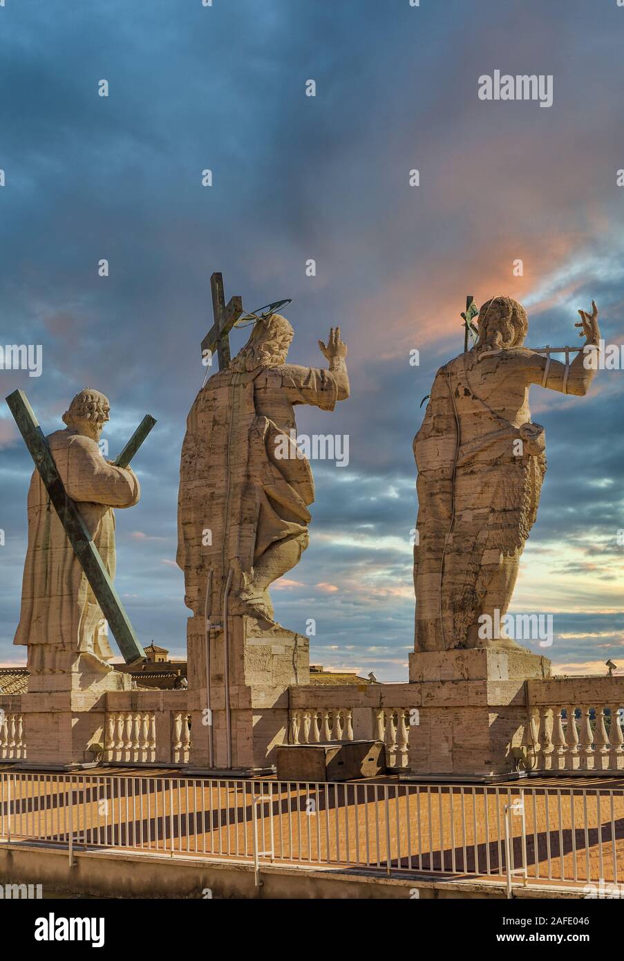 Vatican city italy statues jesus hi-res stock photography and images ...