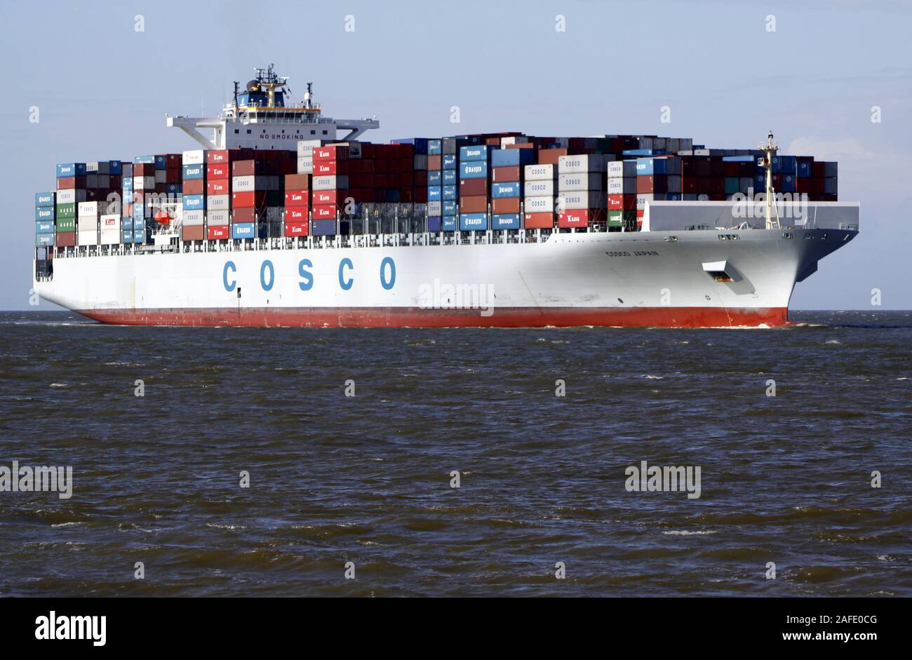 Containerschiff hi-res stock photography and images - Alamy