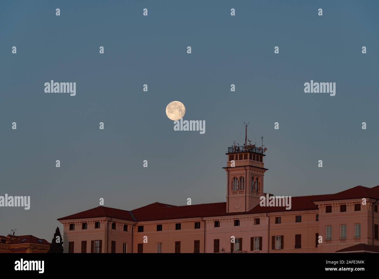 Dawn view full moon setting hi-res stock photography and images - Alamy