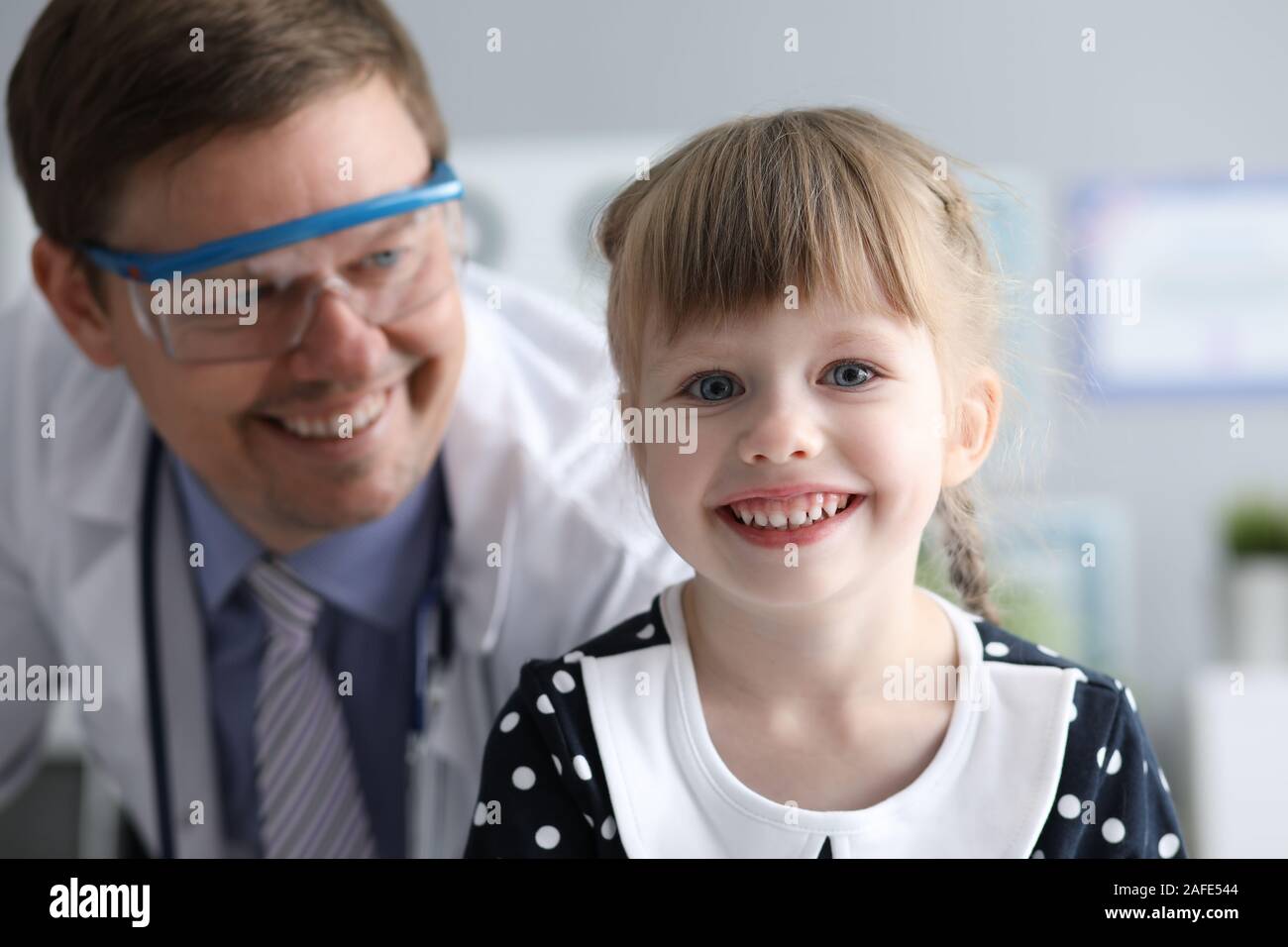 Smiling doc with child Stock Photo - Alamy