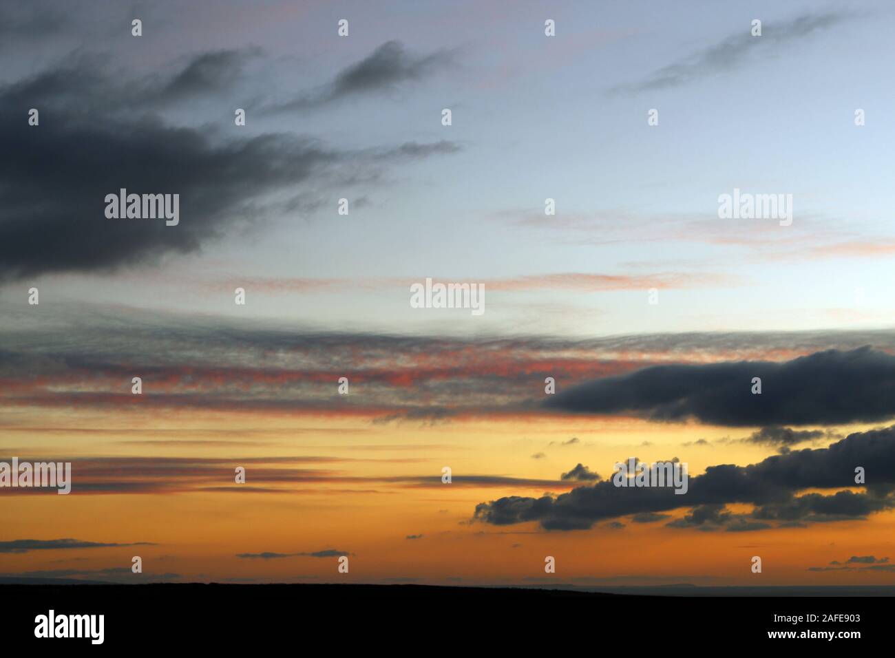 Deep red and orange hi-res stock photography and images - Alamy