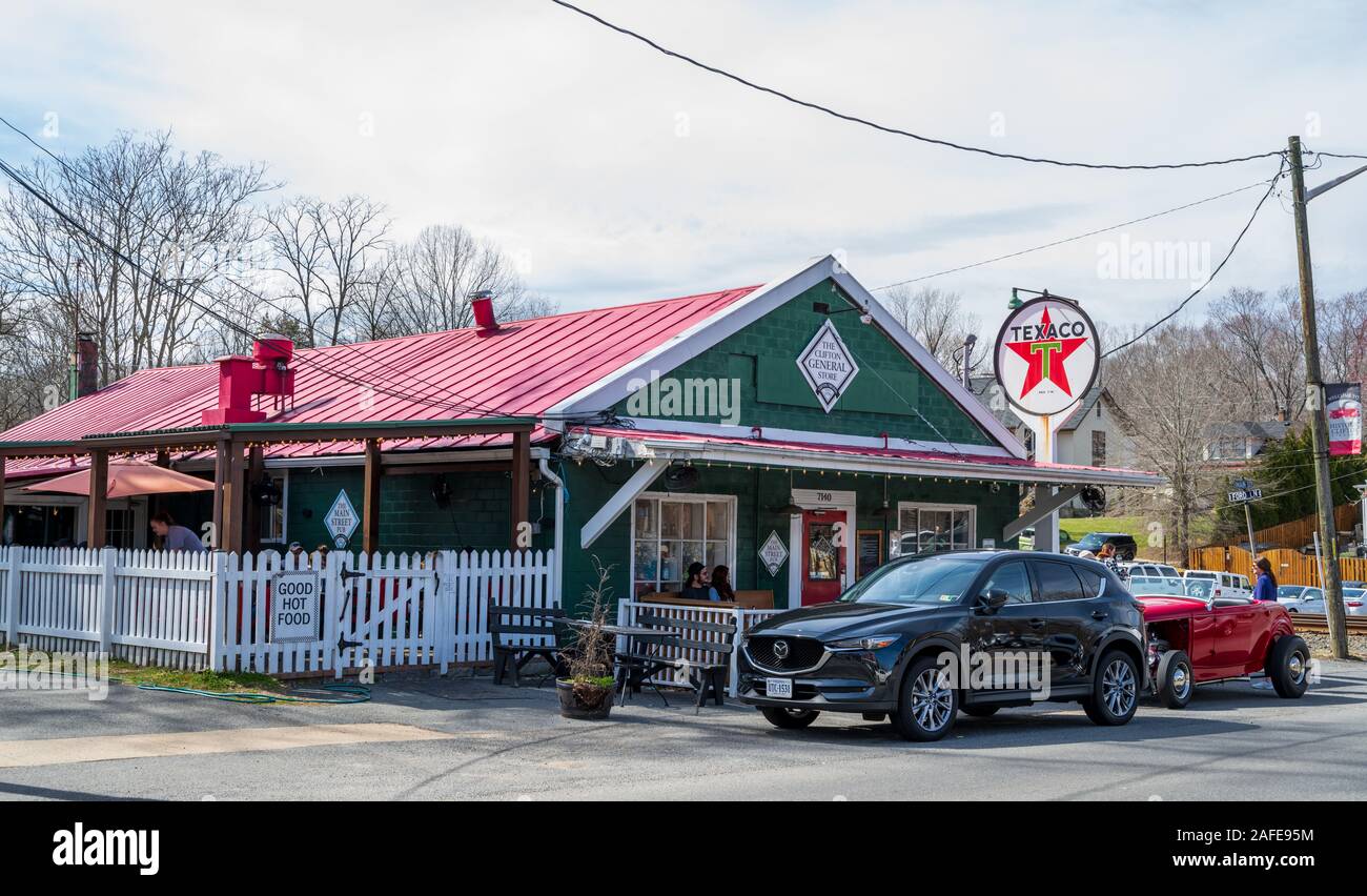 Old fashioned general store sign hi-res stock photography and images ...