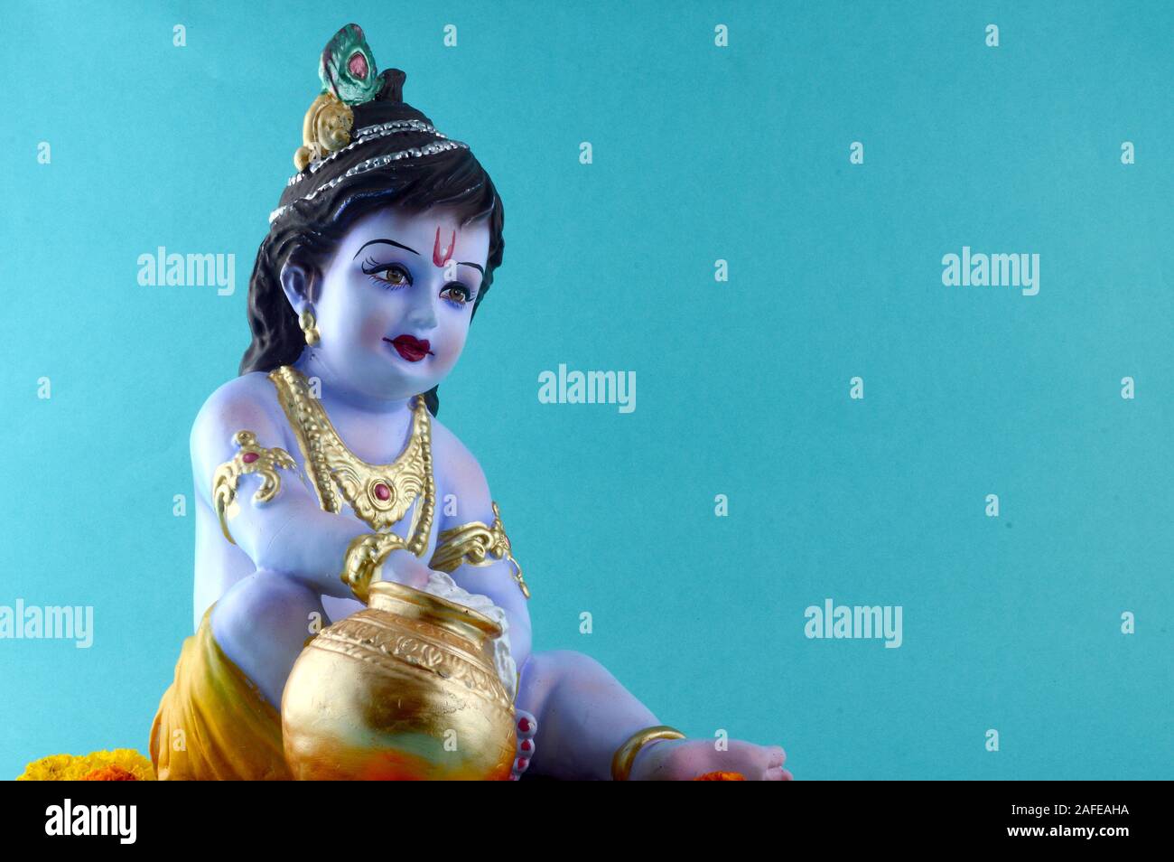 Blue statue of lord krishna hi-res stock photography and images - Alamy