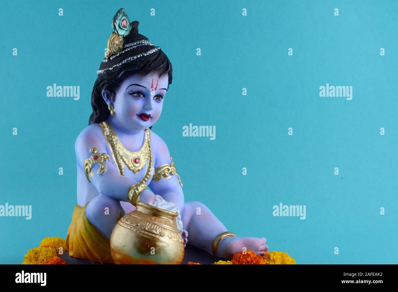 Blue idol of lord krishna hi-res stock photography and images - Alamy