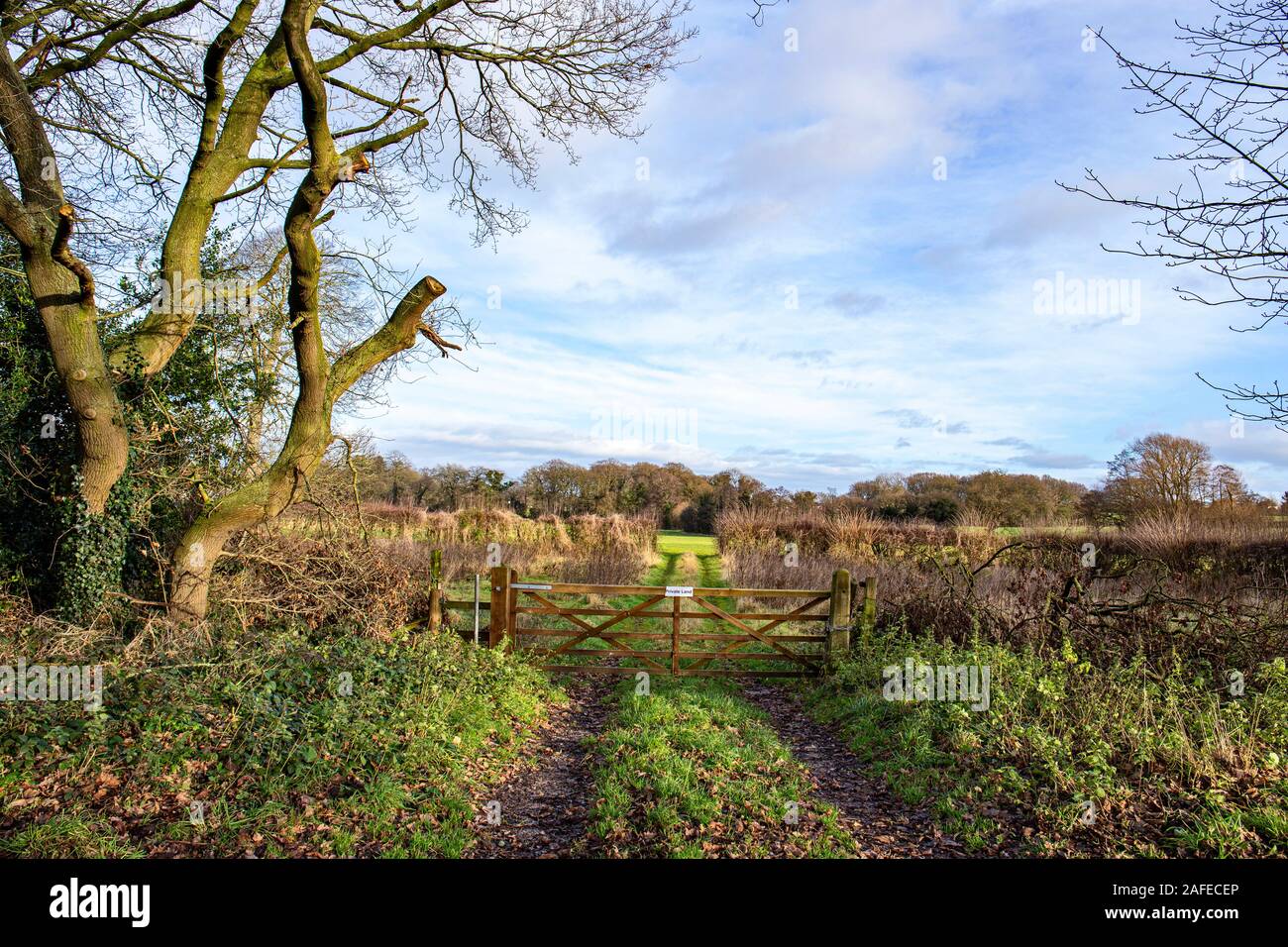 English countryside gate hi-res stock photography and images - Alamy