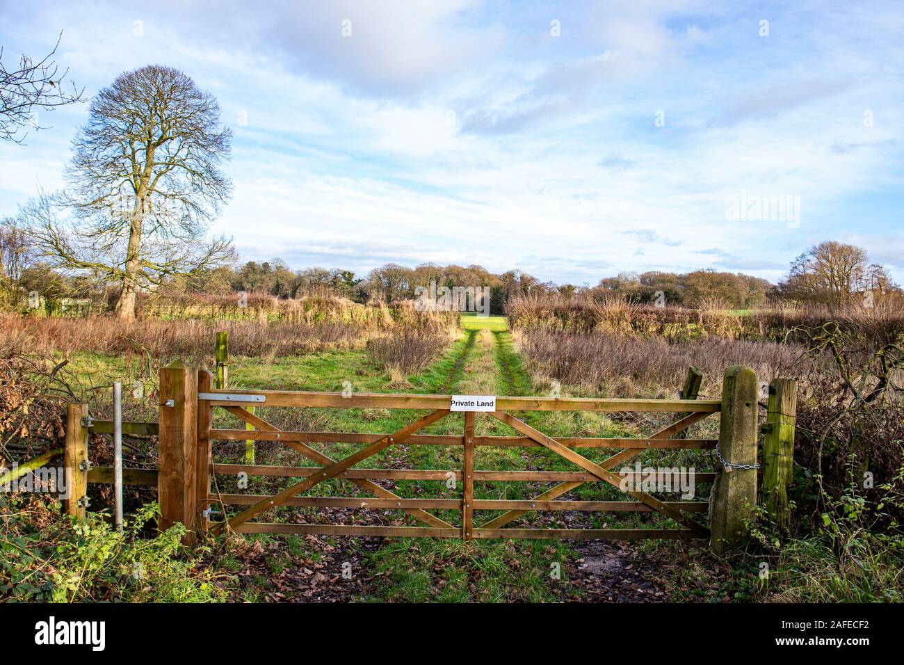 Countryside and closed gate hi-res stock photography and images - Alamy