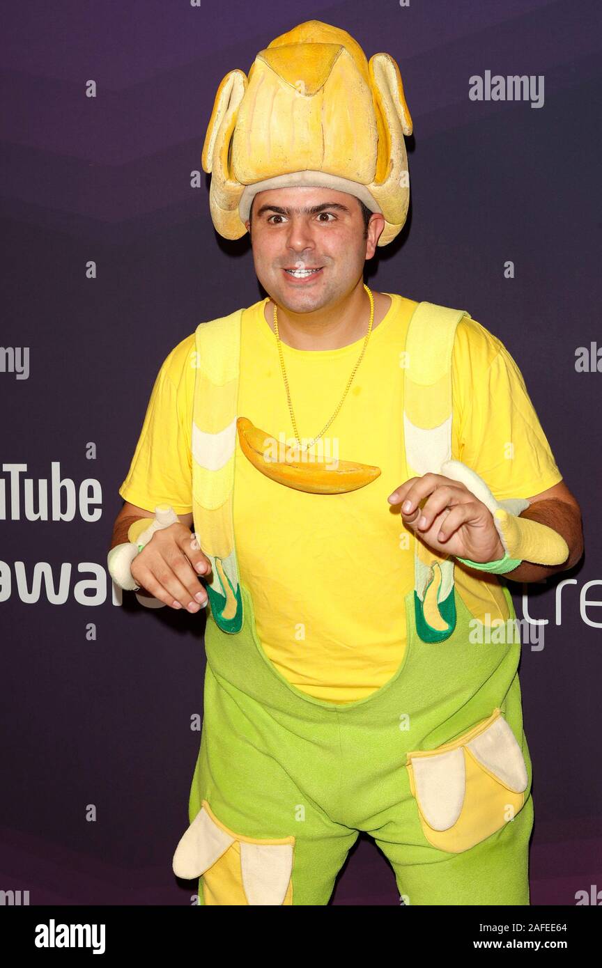 Beverly Hills, USA. 13th Dec, 2019. Fozi Mozi at the 9th Streamy Awards ...