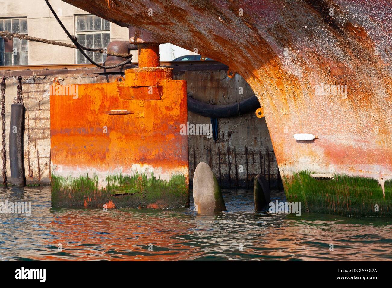 Old ship propeller hi-res stock photography and images - Alamy