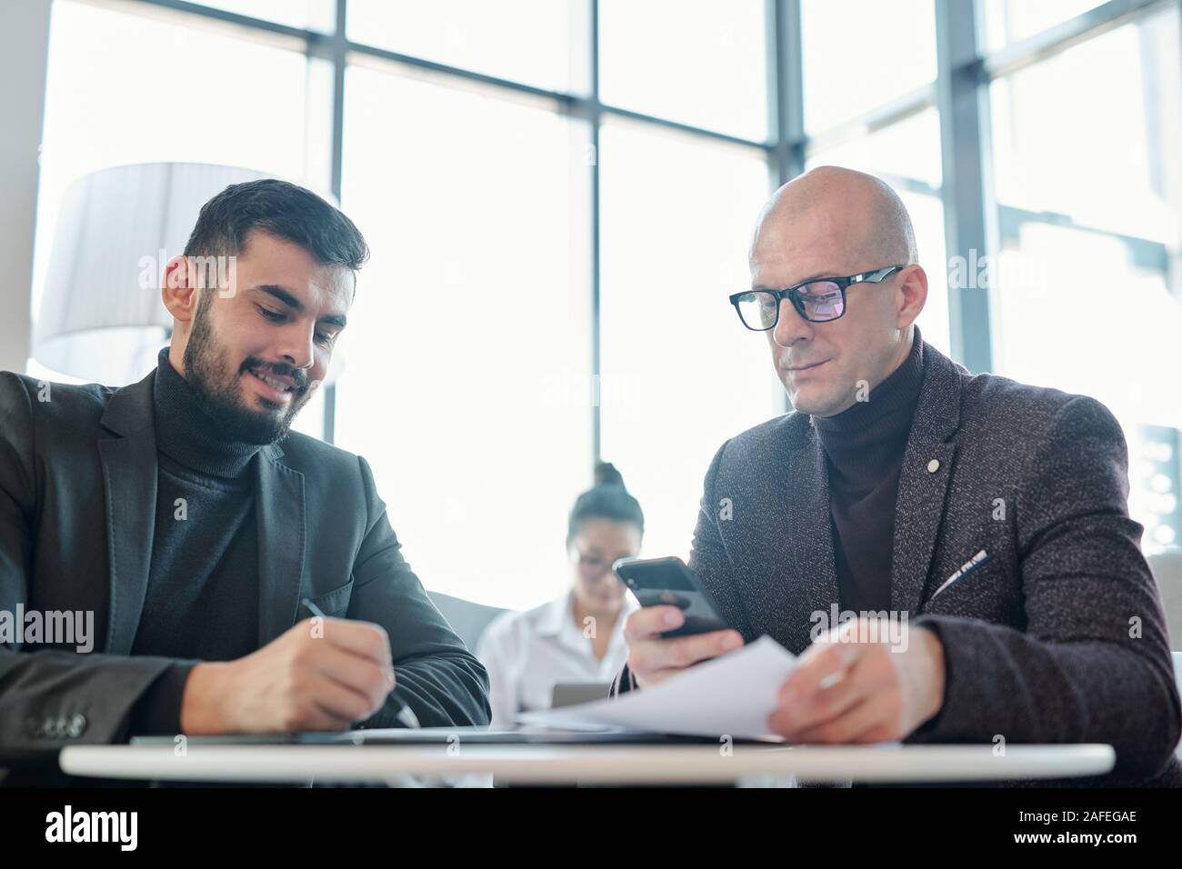 Signature strategy hi-res stock photography and images - Alamy