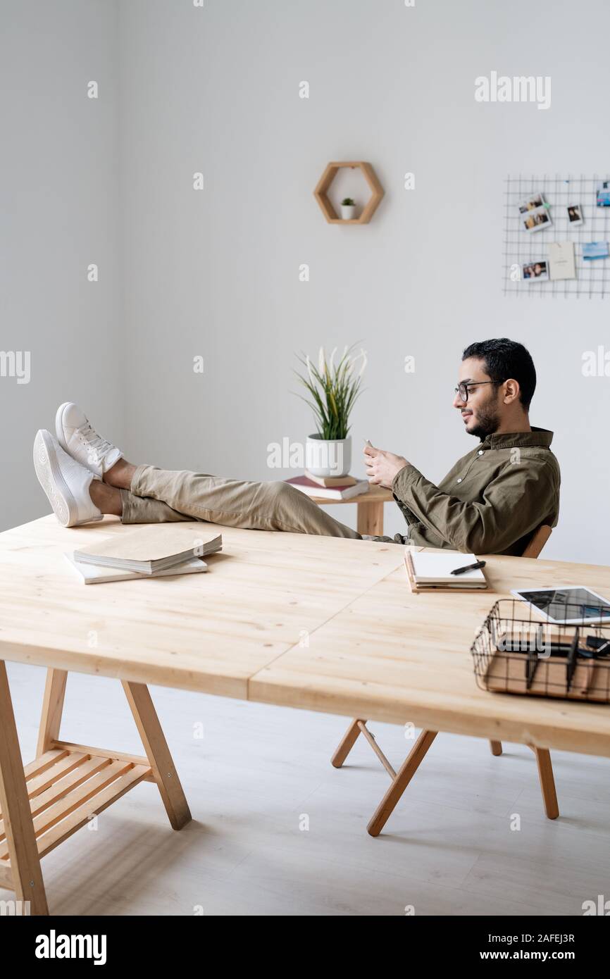 Sitting legs desk hi-res stock photography and images - Alamy
