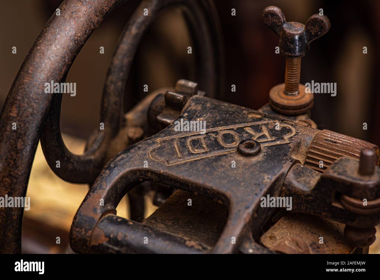 antique rusty metal used sewing machine Stock Photo - Alamy