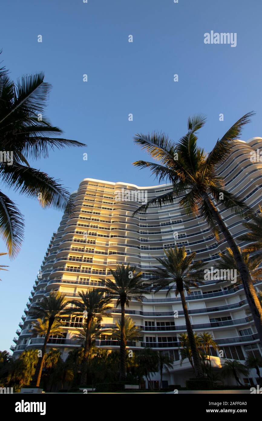 High rise building miami hi-res stock photography and images - Alamy
