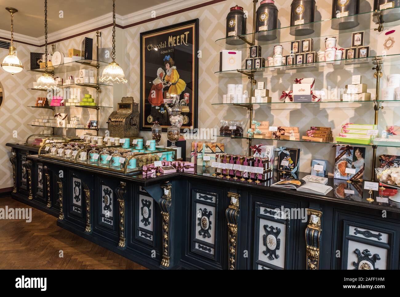Old sweet shop counter hi-res stock photography and images - Alamy