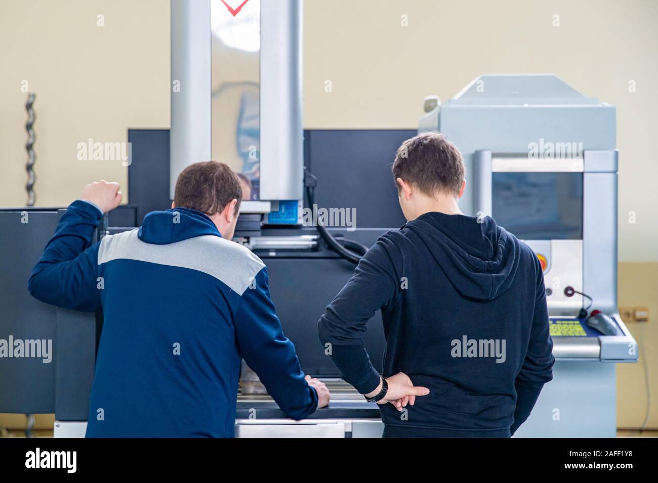 Operator new equipment training hi-res stock photography and images - Alamy