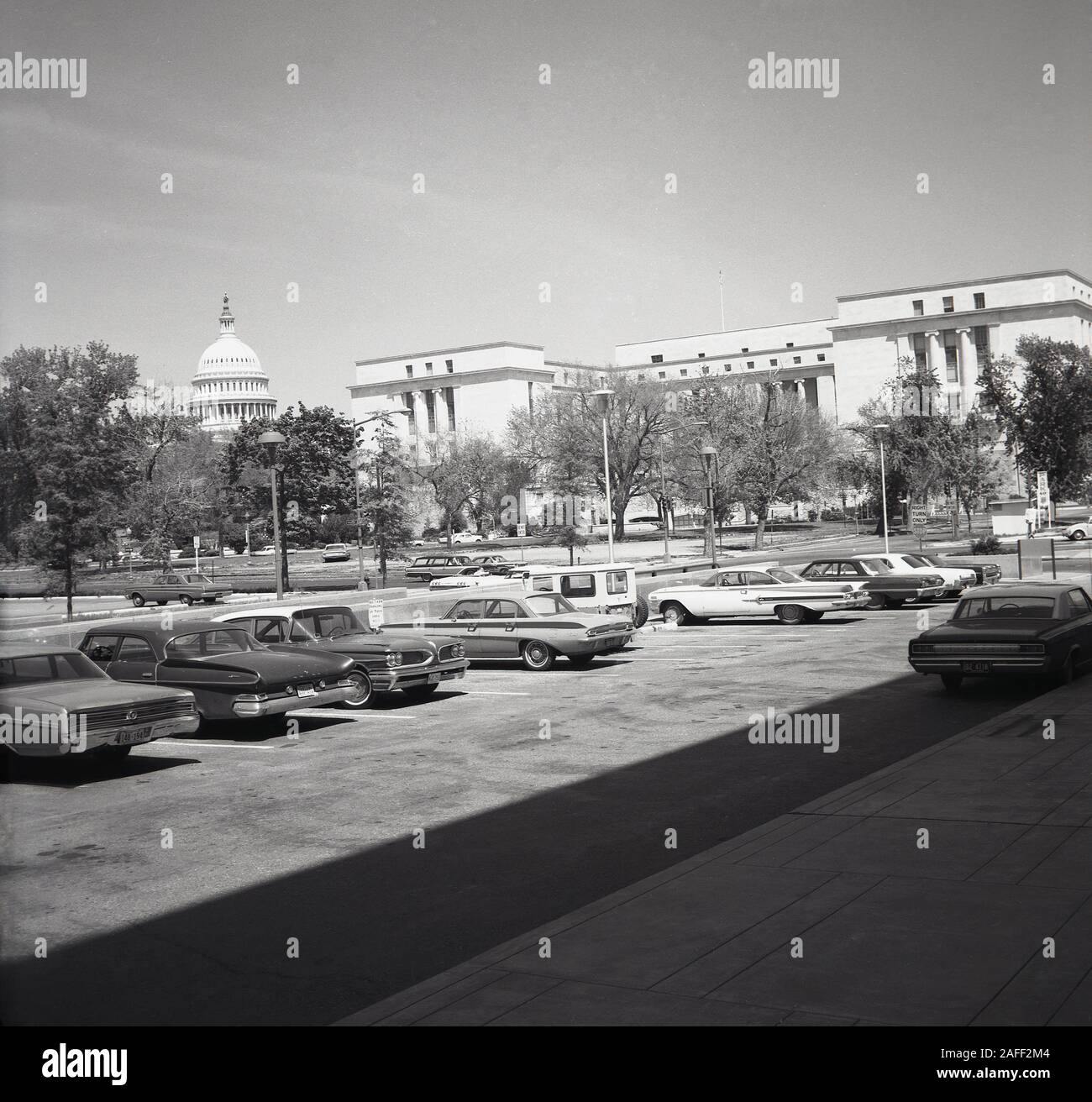 American house 1960s hi-res stock photography and images - Alamy