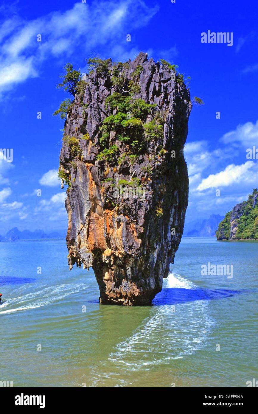 James Bond Insel - Der beruehmte Felsen im Ao Phang Nga Nationalpark im ...