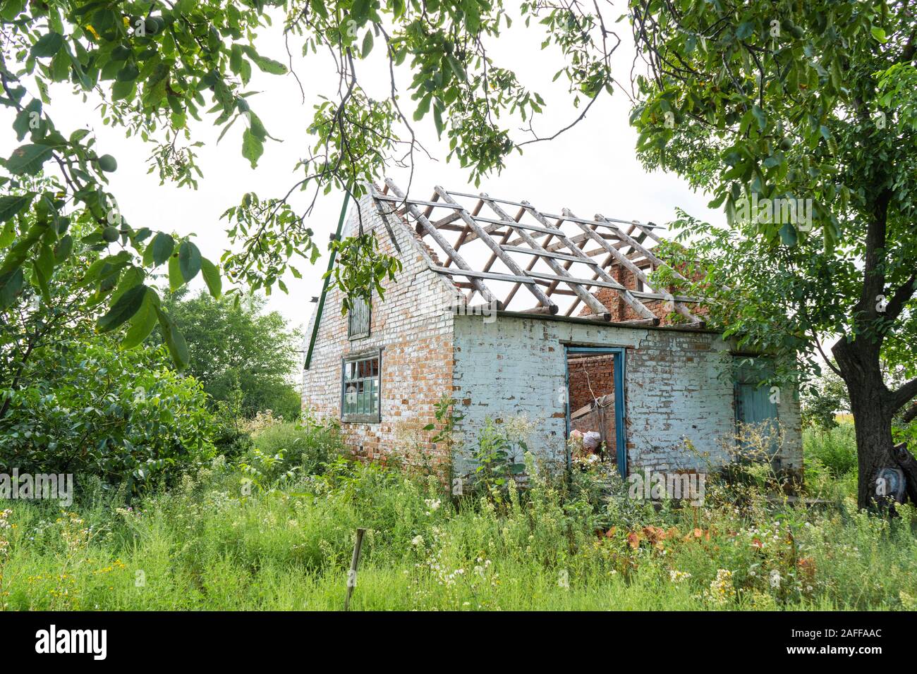 Derelict building without a roof hi-res stock photography and images ...