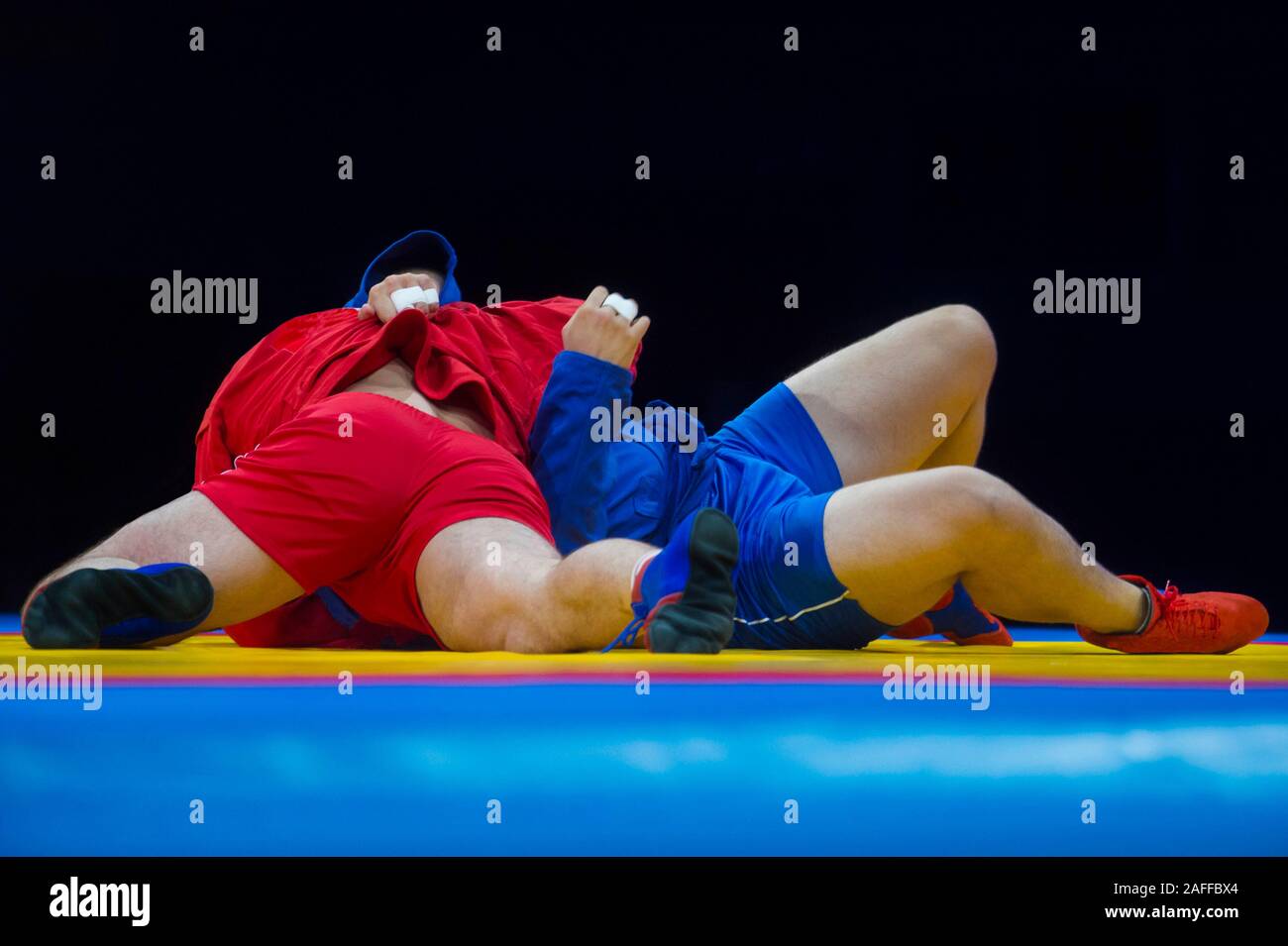 Two men grappling hi-res stock photography and images - Alamy