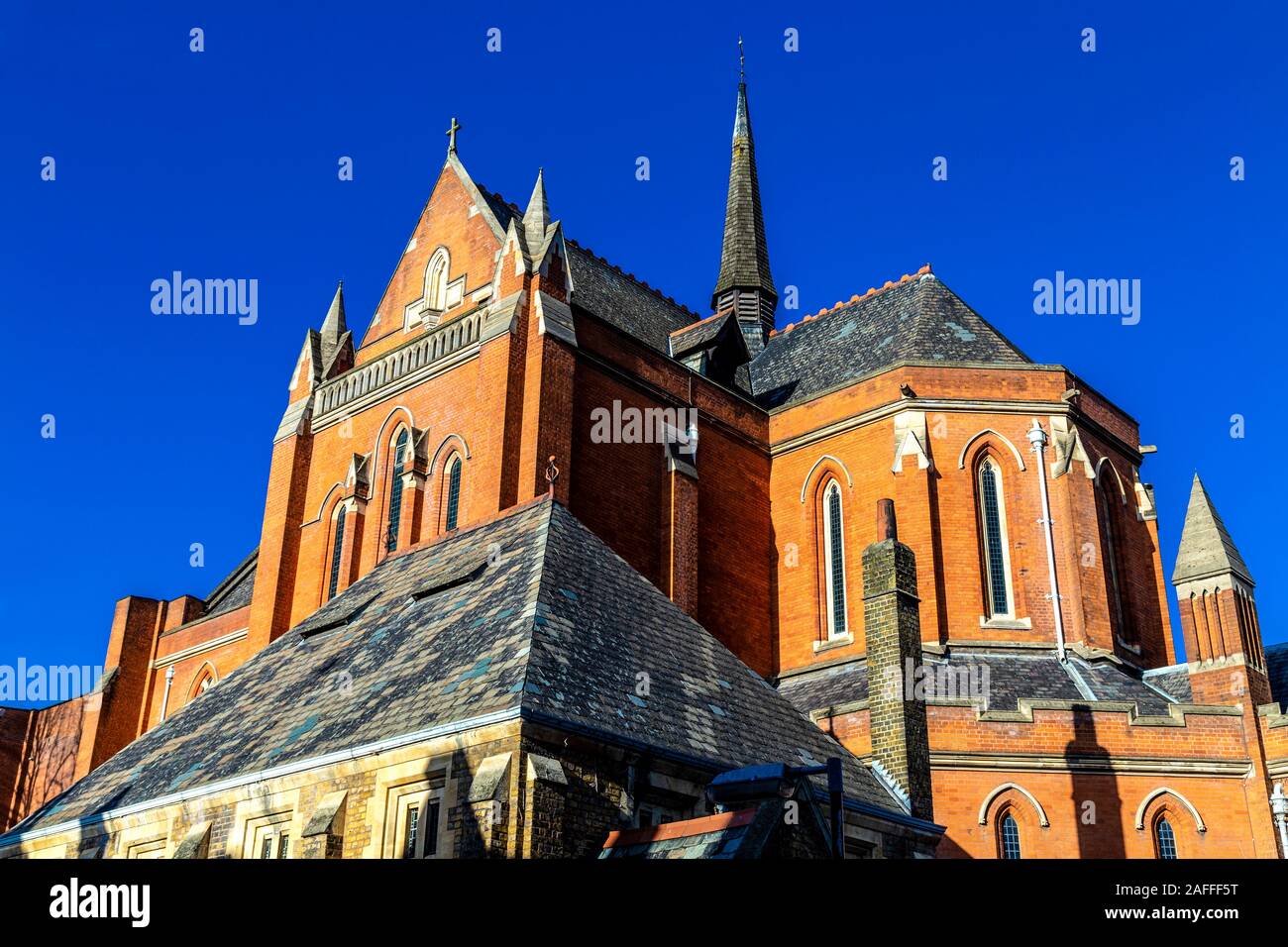 Hospital uk exterior hi-res stock photography and images - Alamy