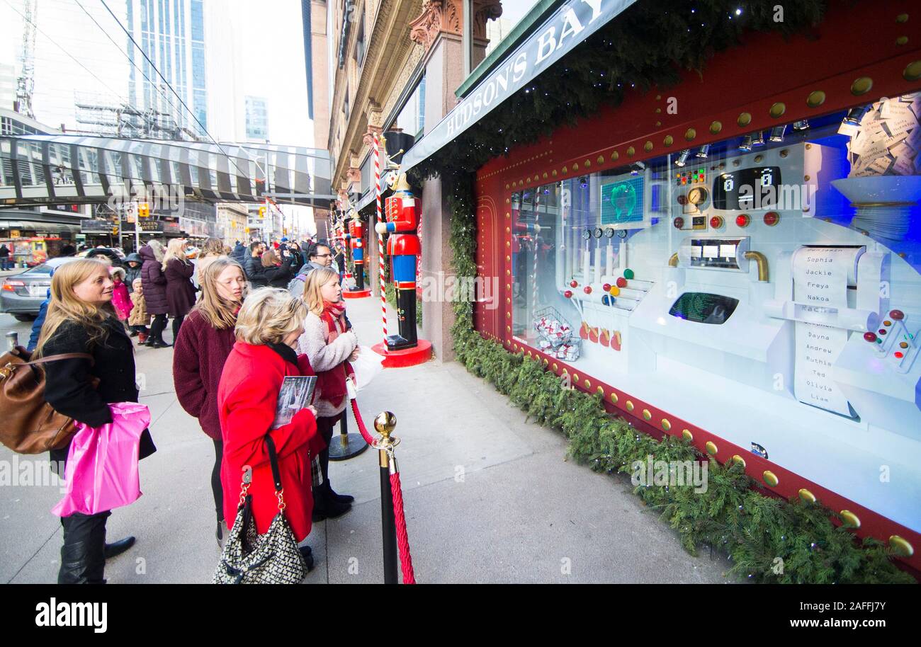 Animated window displays hi-res stock photography and images - Alamy