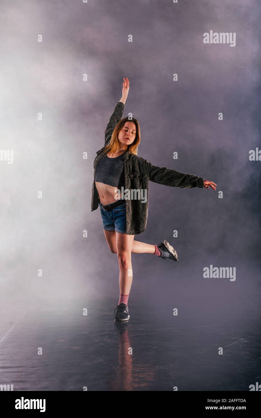 Back flip gymnast hi-res stock photography and images - Alamy