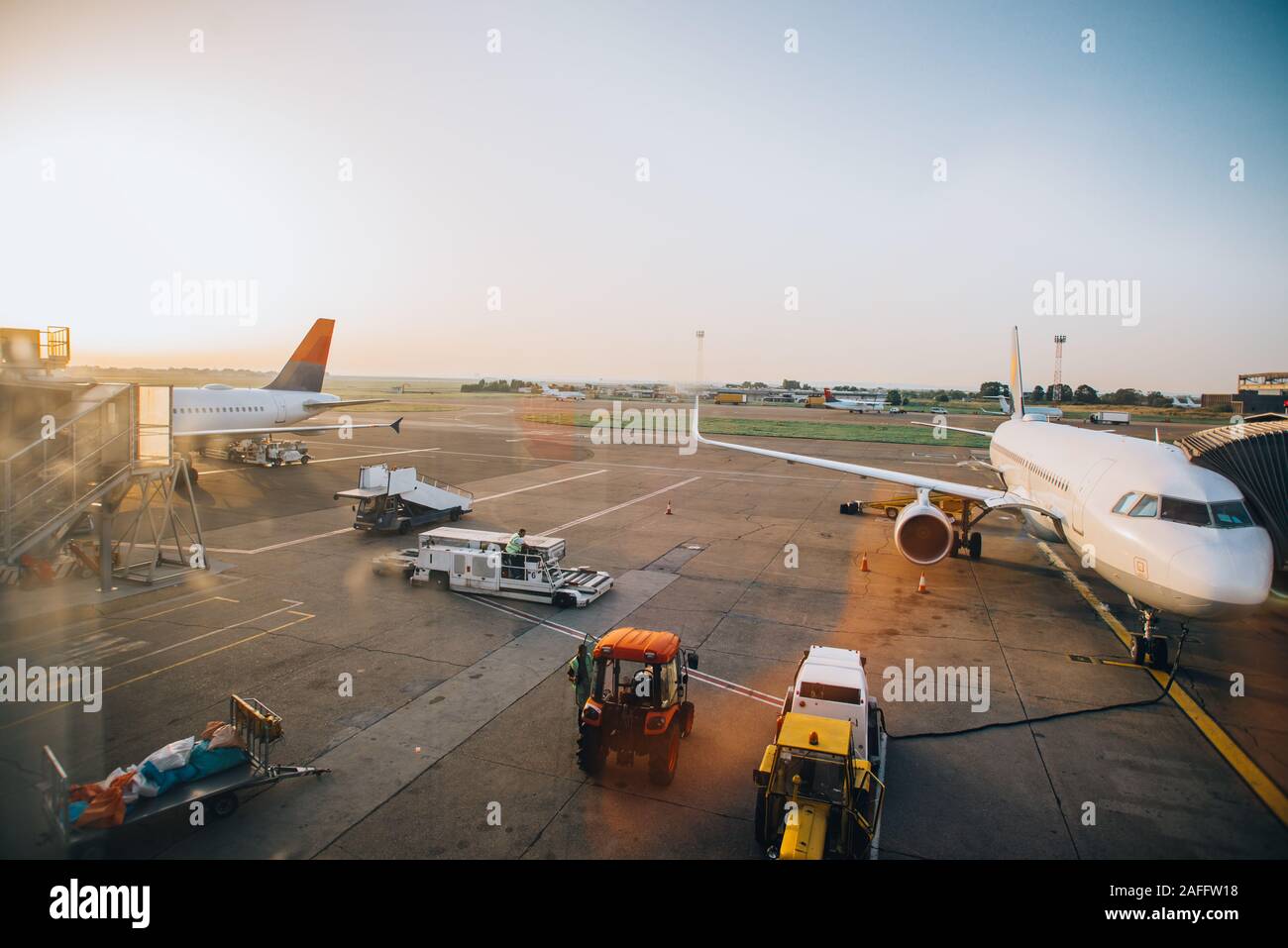 Multiple aircraft on runway hi-res stock photography and images - Alamy