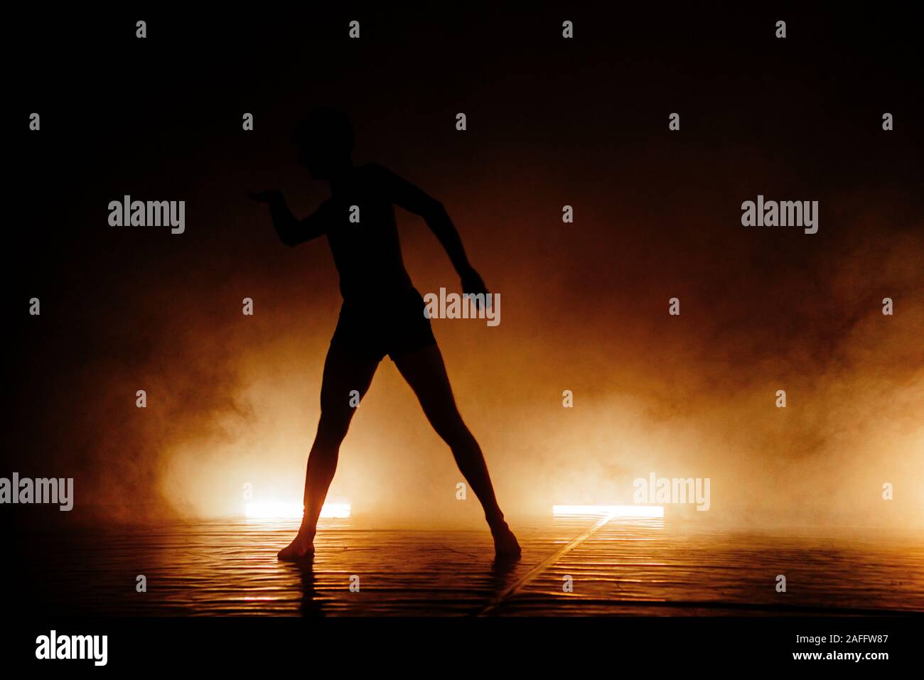 Contemporary dancing performers in dance practice class Stock Photo - Alamy