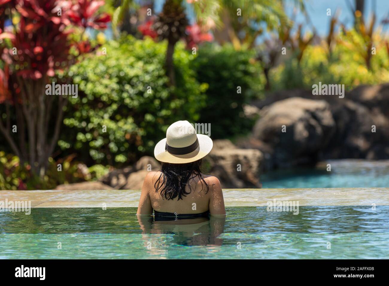 Woman swimming in a swimming pool hi-res stock photography and images ...