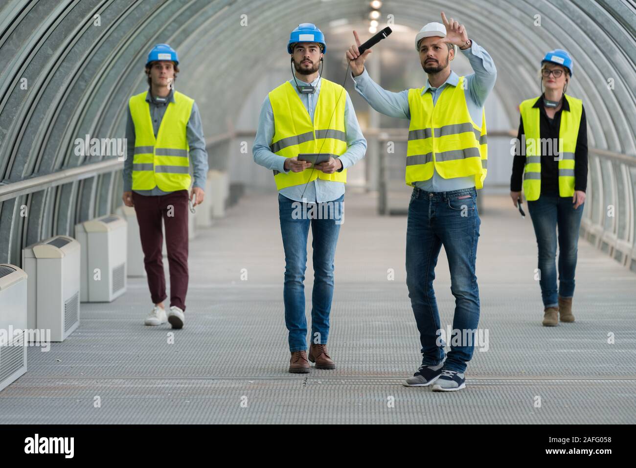 engineers at construction site talking Stock Photo - Alamy