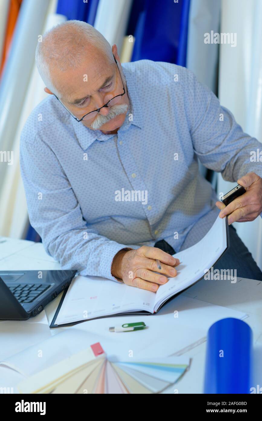Man sat at computer old hi-res stock photography and images - Alamy
