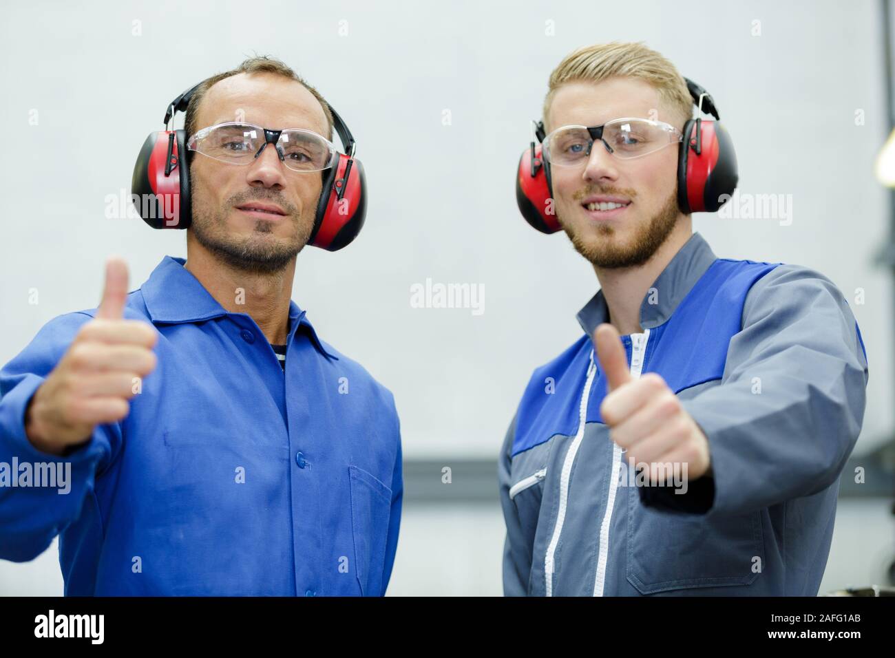 mechanic showing two thumbs up Stock Photo - Alamy